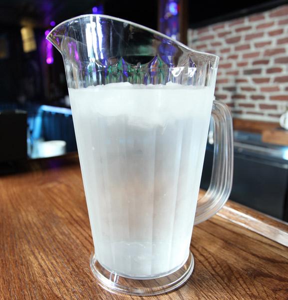 Barconic® 60 oz SAN Plastic Clear Pitcher (Tapered) – Bar Supplies